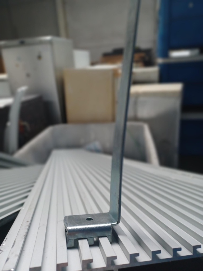 Panneau rainuré présentoir | CORNERMAT